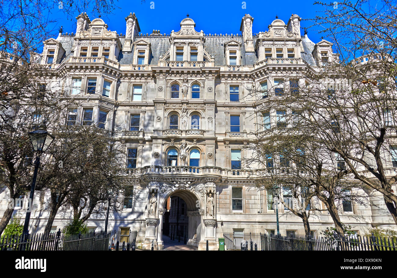 Inner Temple and Middle Temple. The core of the district lies in the ...