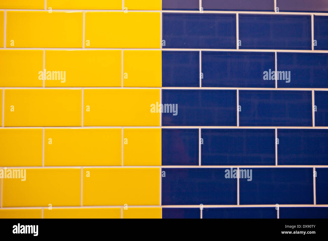 Metro tile background hi-res stock photography and images - Alamy