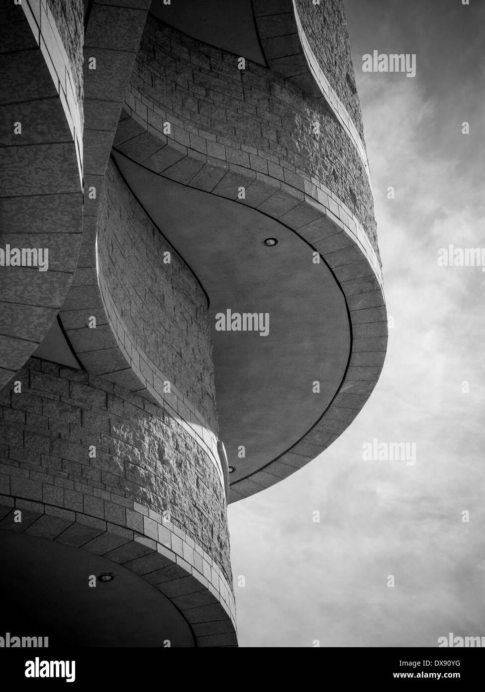 Intersecting curves at the Museum of Civilization. Complex curves make ...
