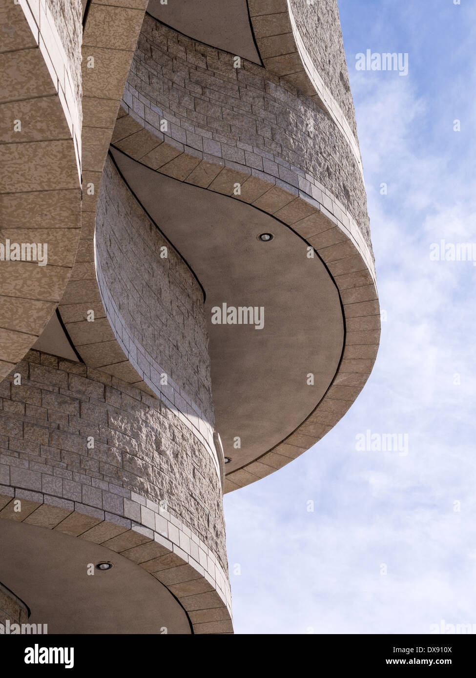 Intersecting curves at the Museum of Civilization. Complex curves make ...