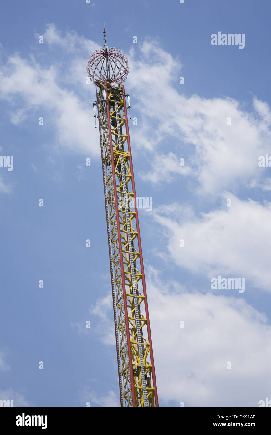Tower amusement park ride Stock Photo - Alamy
