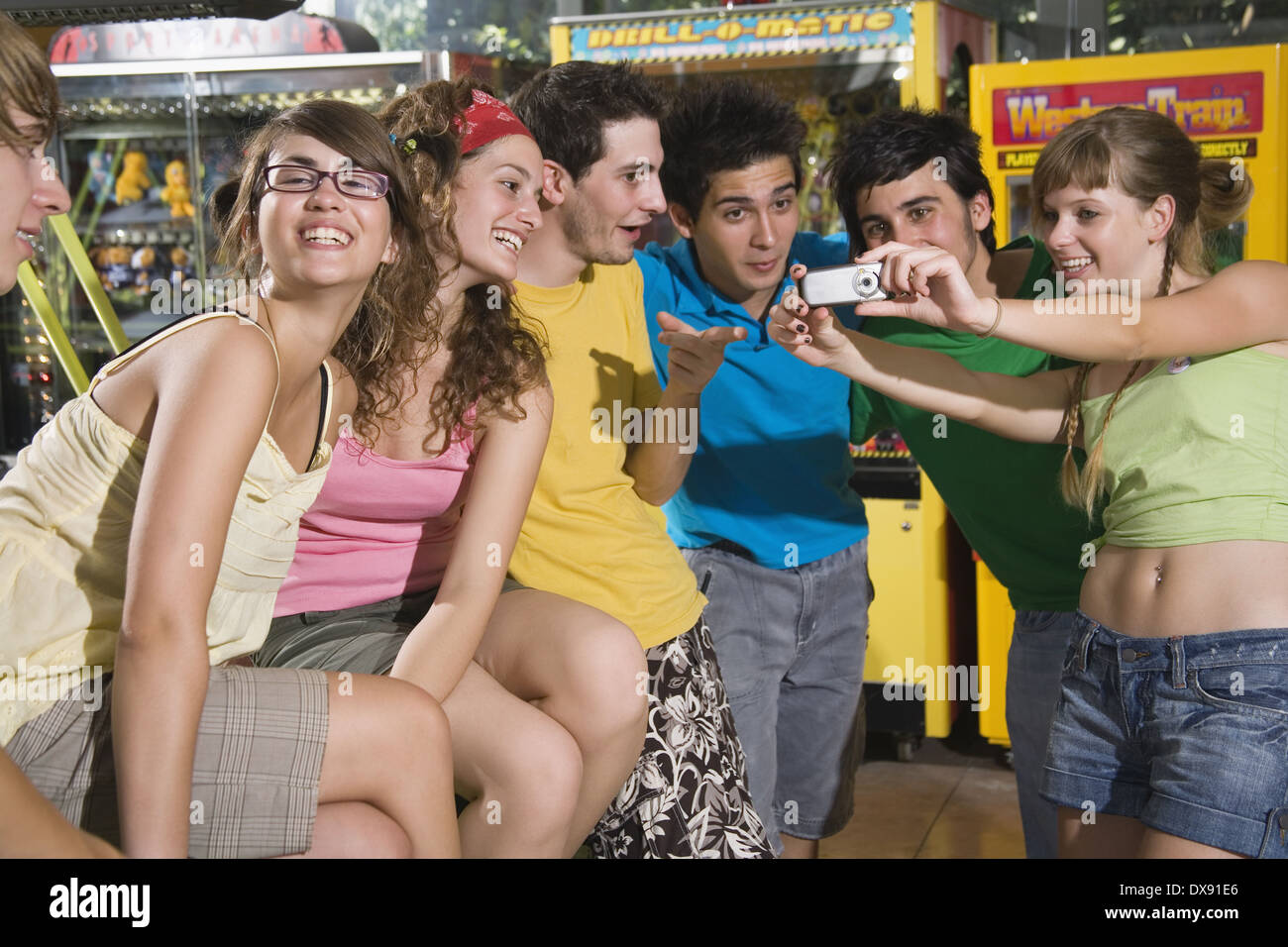 Young teenagers hanging out cell phone hi-res stock photography and ...