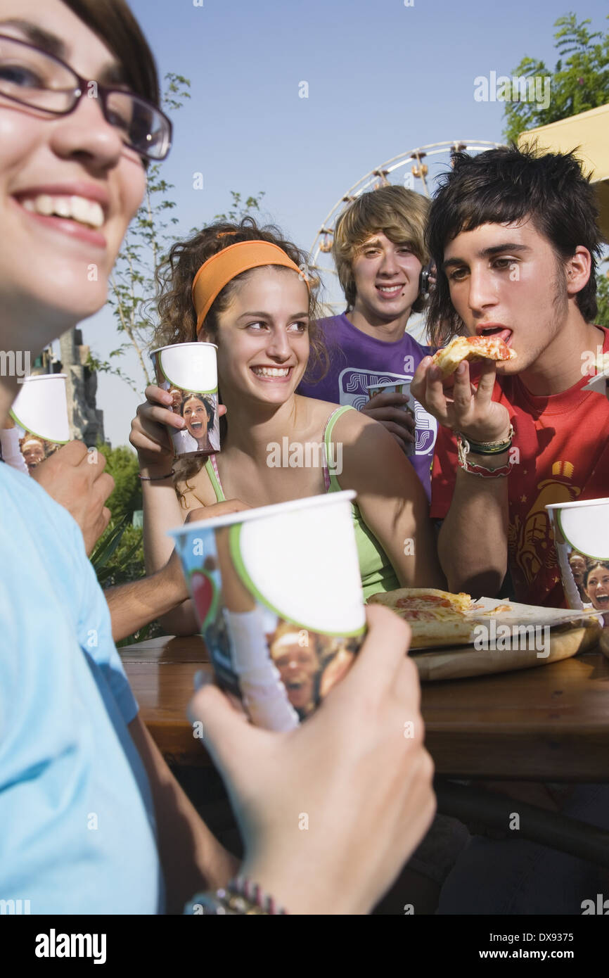 Teenagers hanging out, eating Stock Photo - Alamy