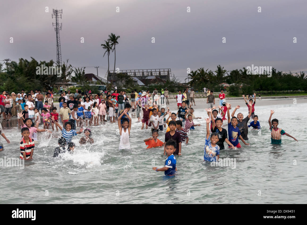 Children waving bye bye hi-res stock photography and images - Alamy