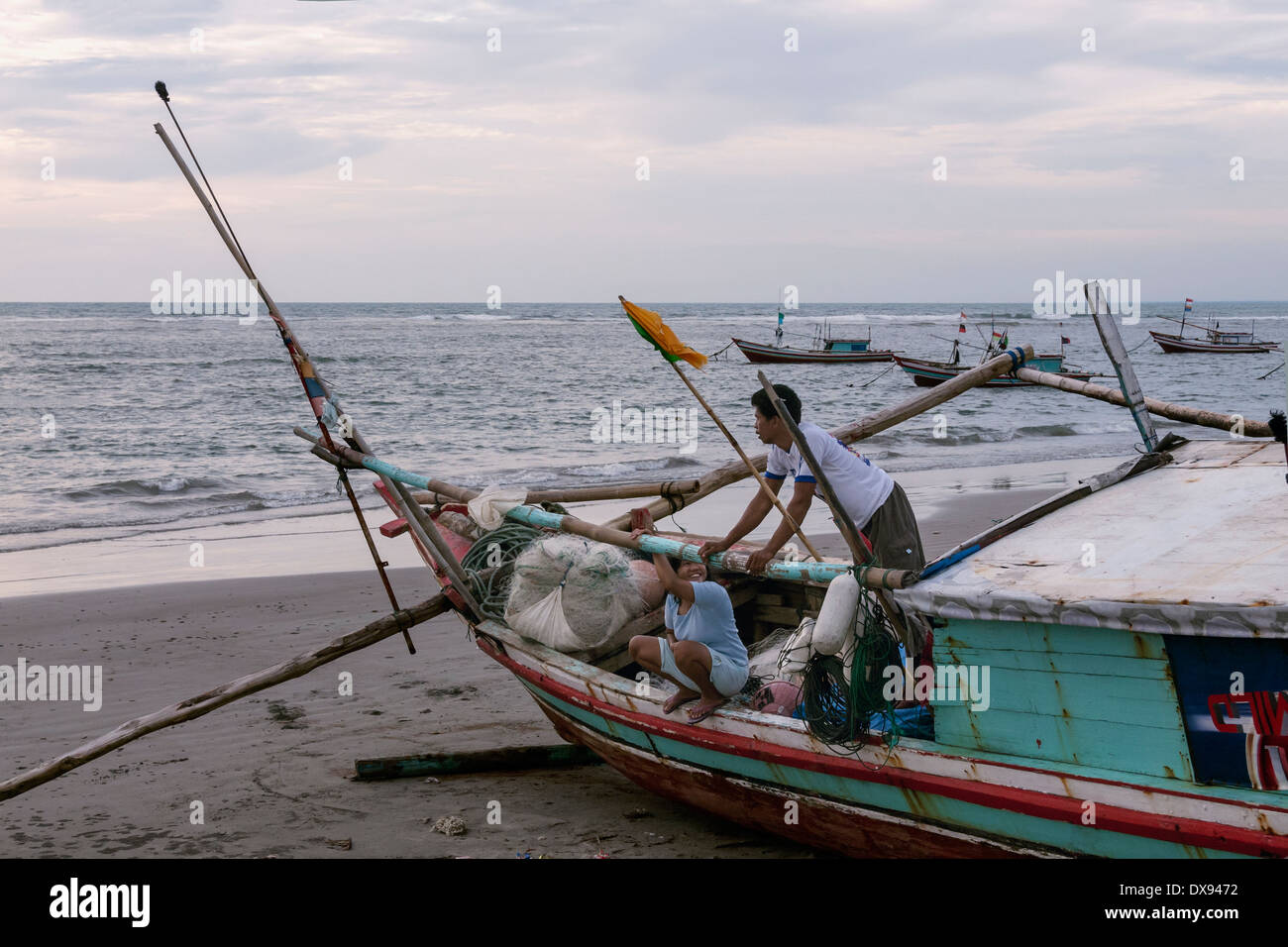 Beached fishing boat hi-res stock photography and images - Alamy