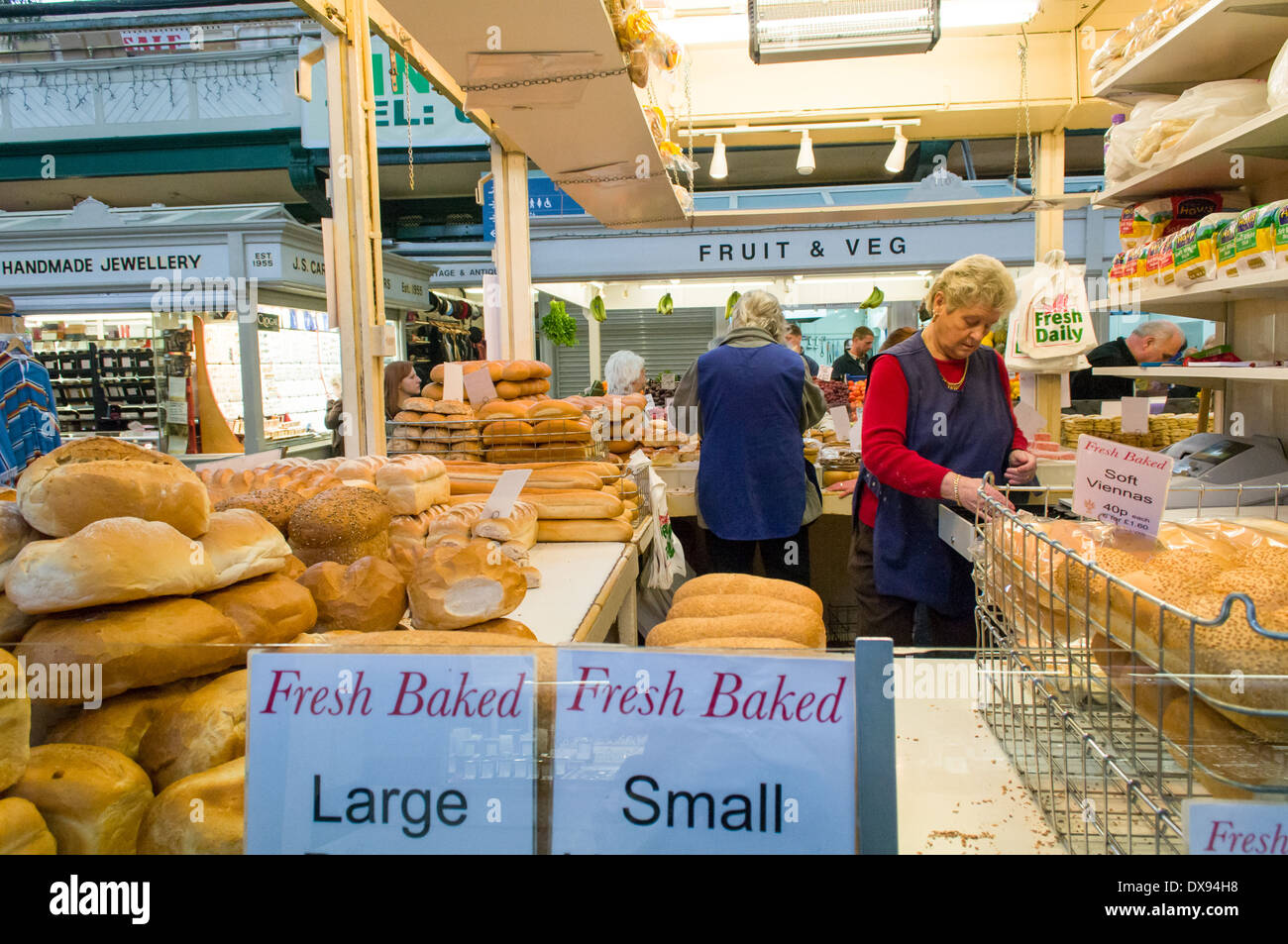 Bread selling hi-res stock photography and images - Alamy