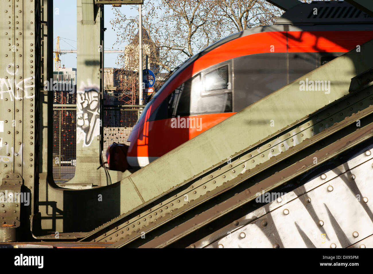 Mesh train hi-res stock photography and images - Alamy