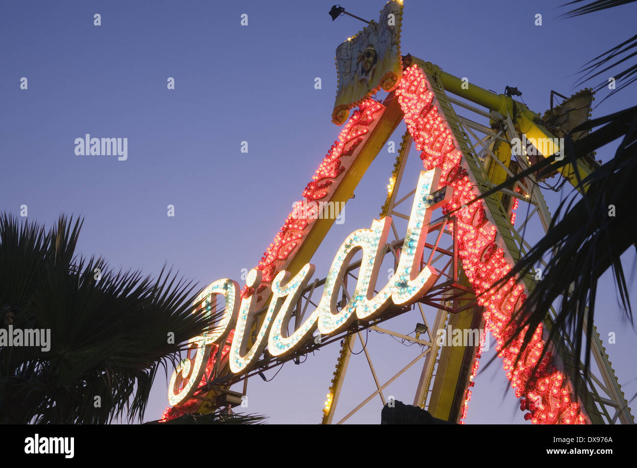 Amusement park ride Stock Photo - Alamy