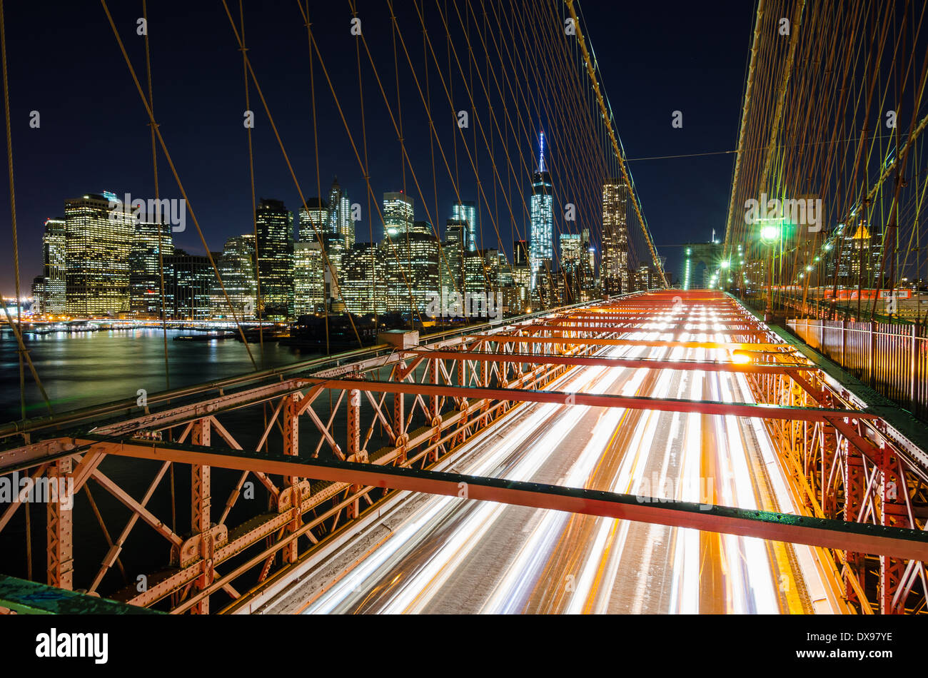 Brooklyn bridge and manhattan skyline hi-res stock photography and ...