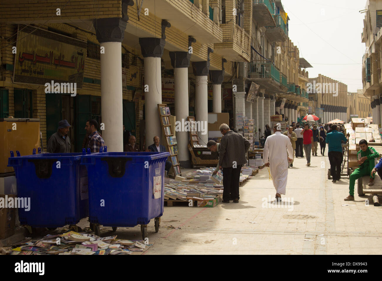 Baghdad street hi-res stock photography and images - Alamy