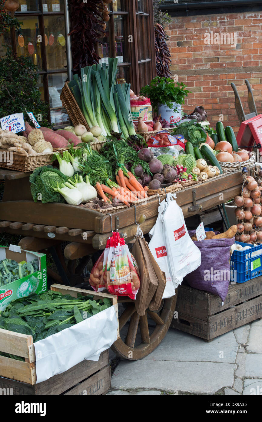 Vegetable cart hi-res stock photography and images - Alamy