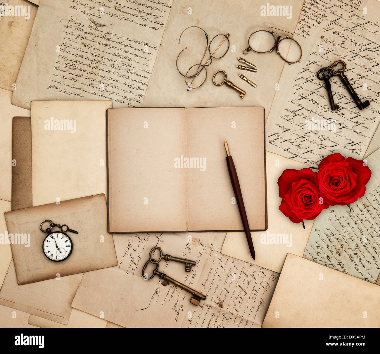 Old letters hi-res stock photography and images - Alamy