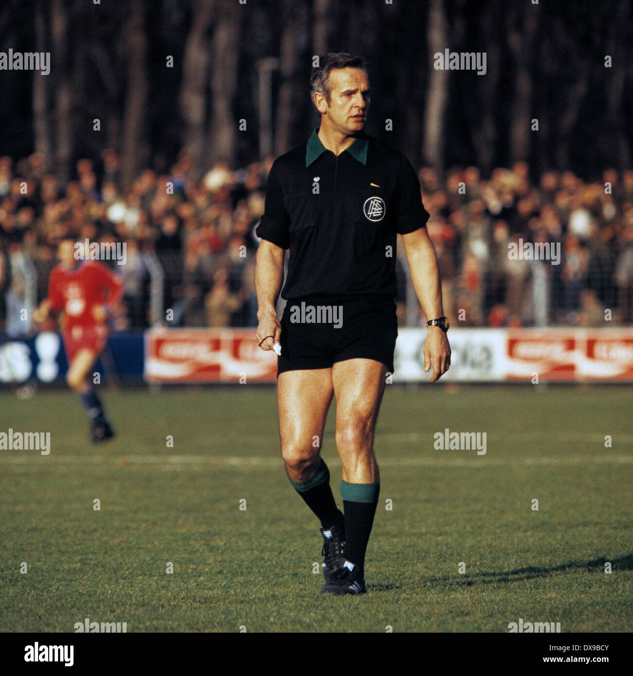 Football referee 1980s hi-res stock photography and images - Alamy
