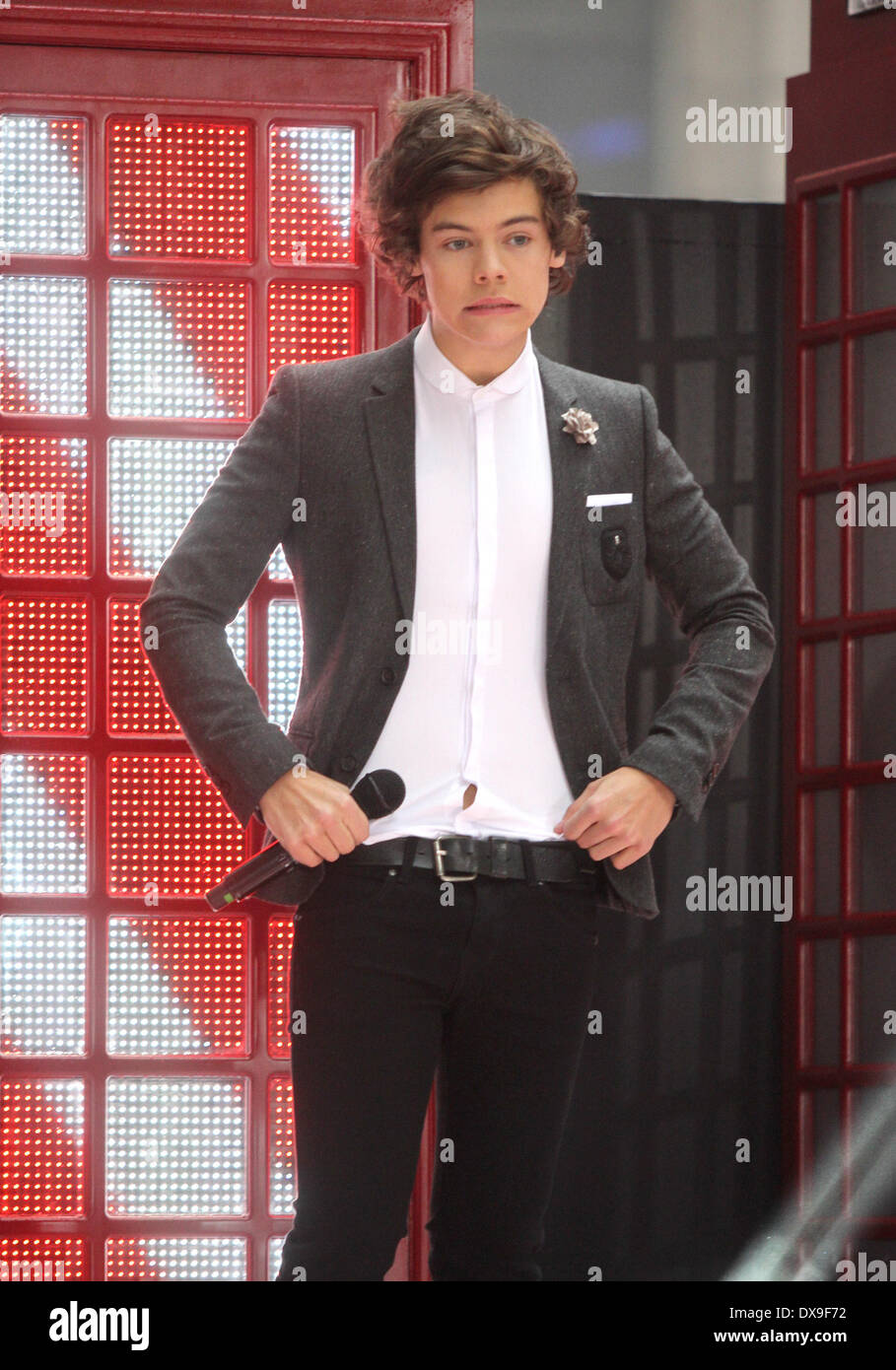 One Direction performing for the Today show at Rockefeller Plaza ...