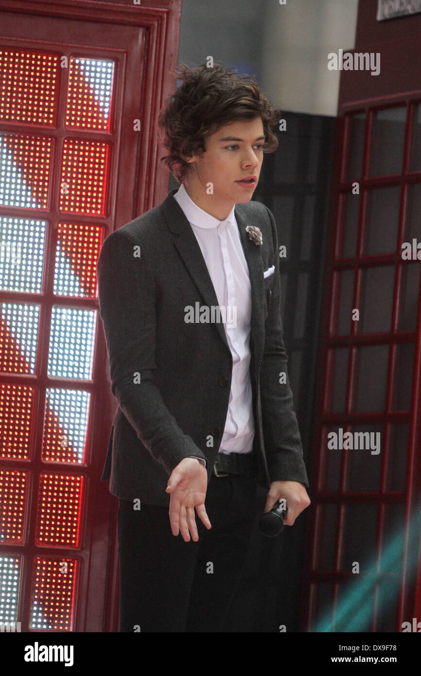 One Direction performing for the Today show at Rockefeller Plaza ...