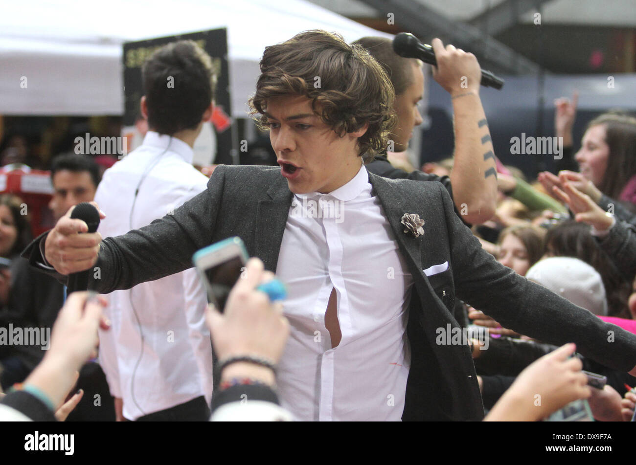 One Direction performing for the Today show at Rockefeller Plaza ...