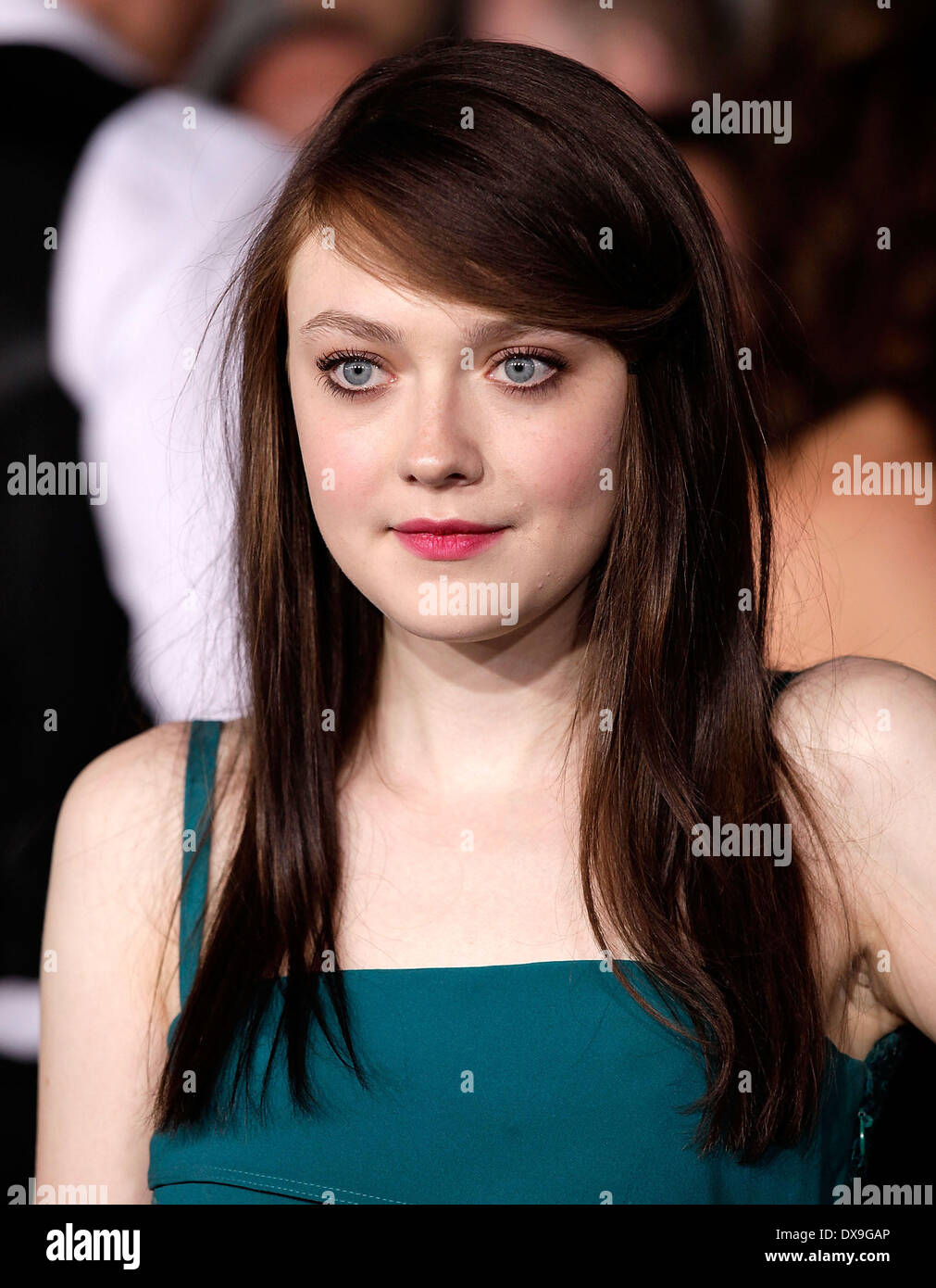 Dakota Fanning Premiere of Summit Entertainment's 'The Twilight Saga ...