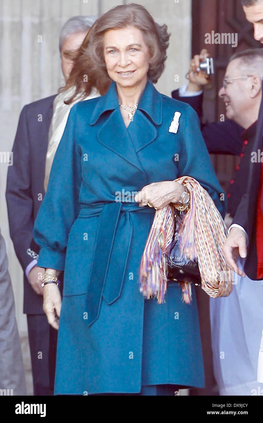 Spain's Queen Sofia arrives for the exhibition "Great Masters of Folk Art of Latin America ...