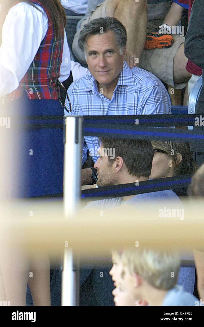 Mitt Romney spends the day relaxing at Disneyland under heavy security ...