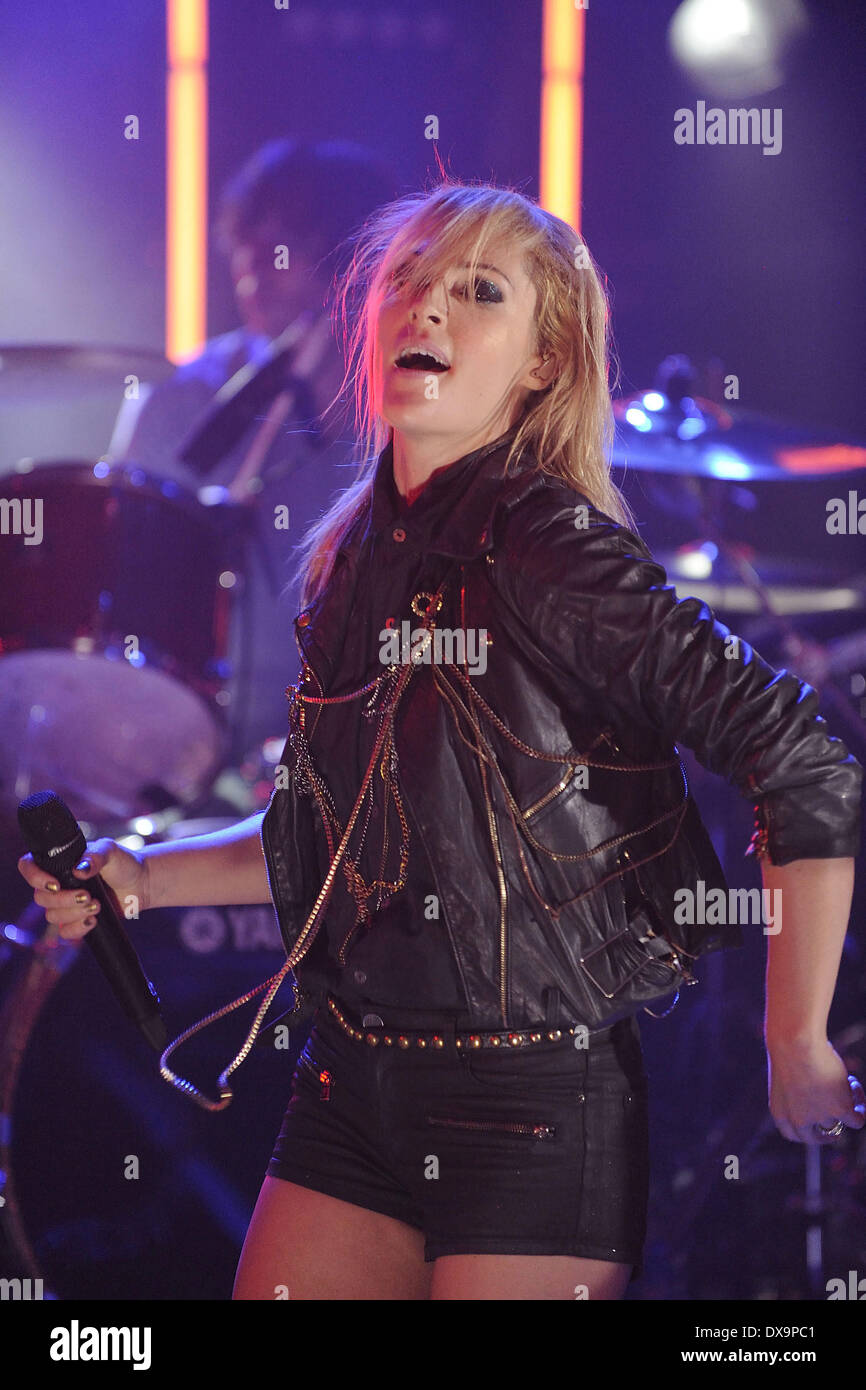 Emily Haines Metric interview and performance on Much Music's Live@MUCH ...