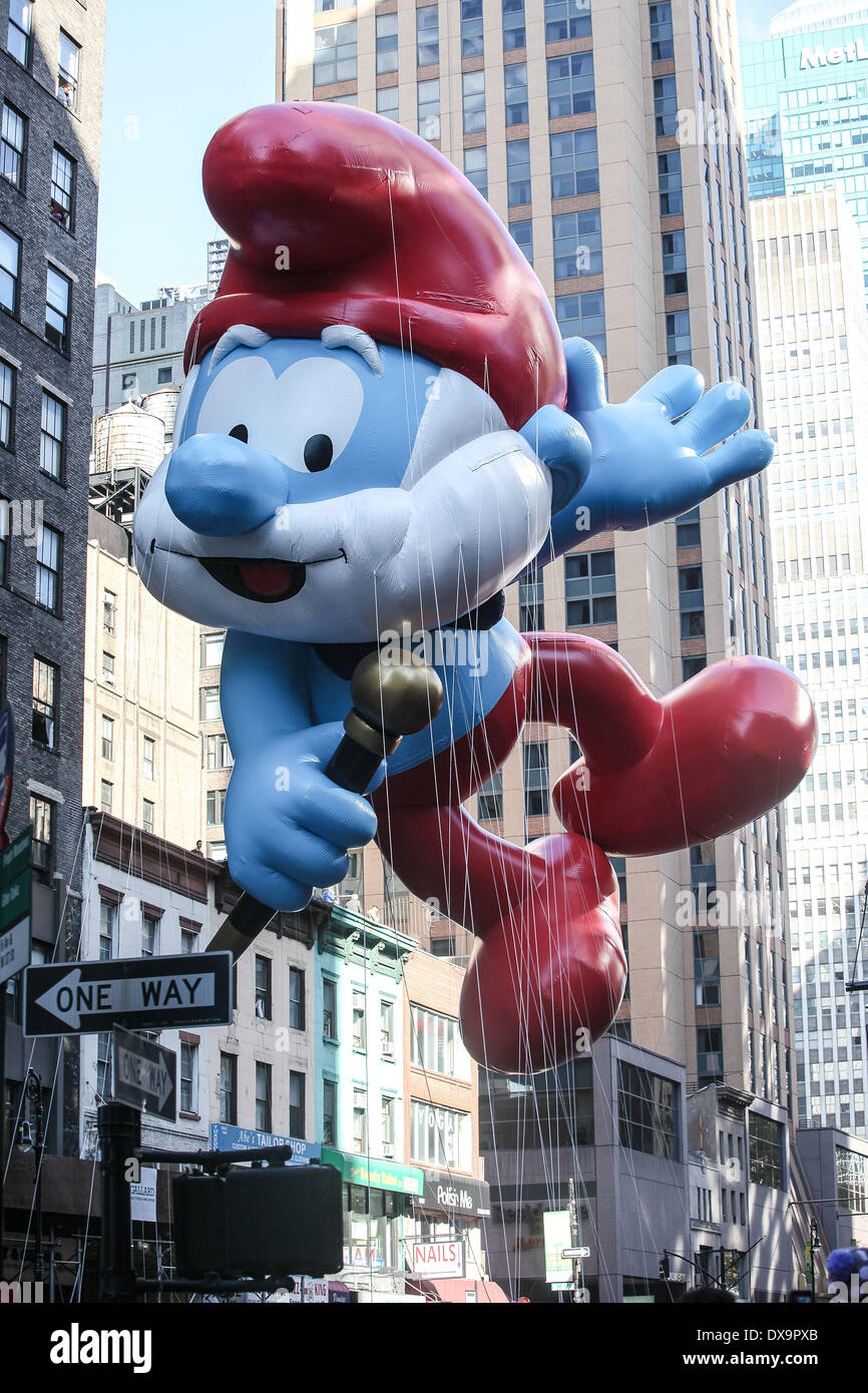 Smurf Mushroom Float 86th Annual Macy's Thanksgiving Day Parade ...