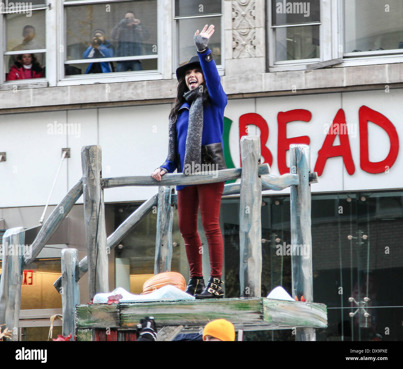 Carly Rae Jepsen 86th Annual Macy's Thanksgiving Day Parade Featuring ...