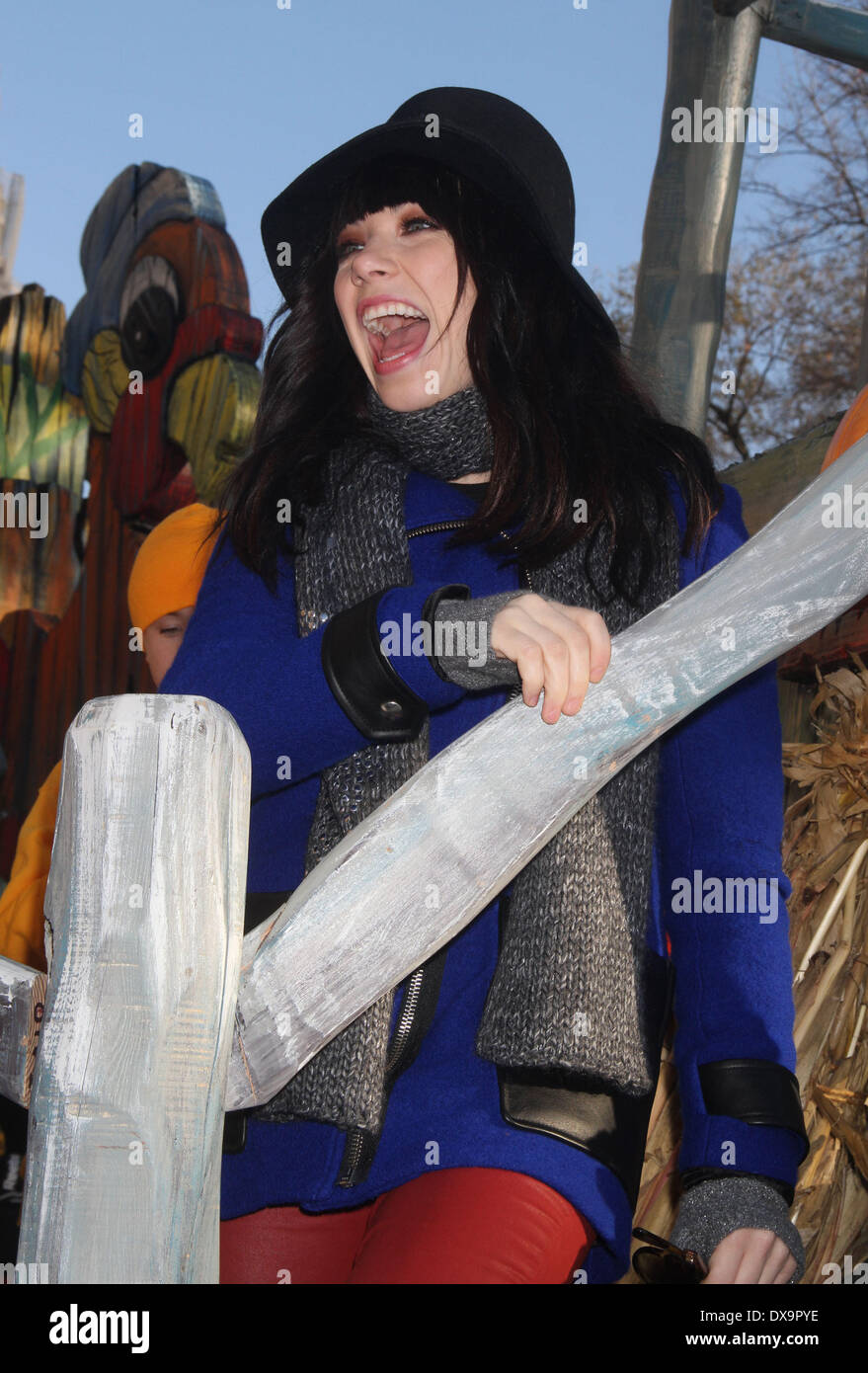 Carly Rae Jepsen 86th Annual Macy's Thanksgiving Day Parade Featuring ...