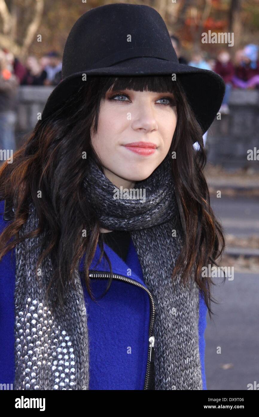 Carly Rae Jepsen 86th Annual Macy's Thanksgiving Day Parade Featuring ...