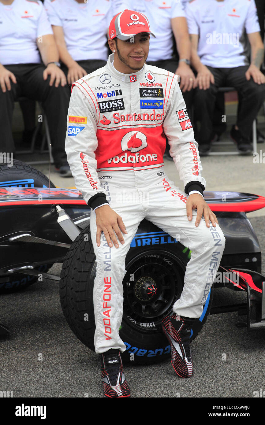 Lewis Hamilton pose for the official photo with the McLaren team before ...