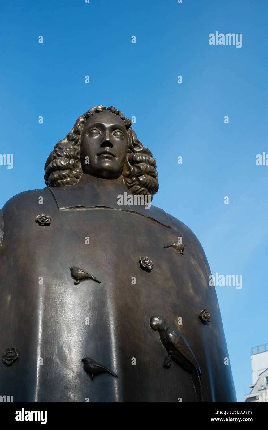 Spinoza statue amsterdam hi-res stock photography and images - Alamy