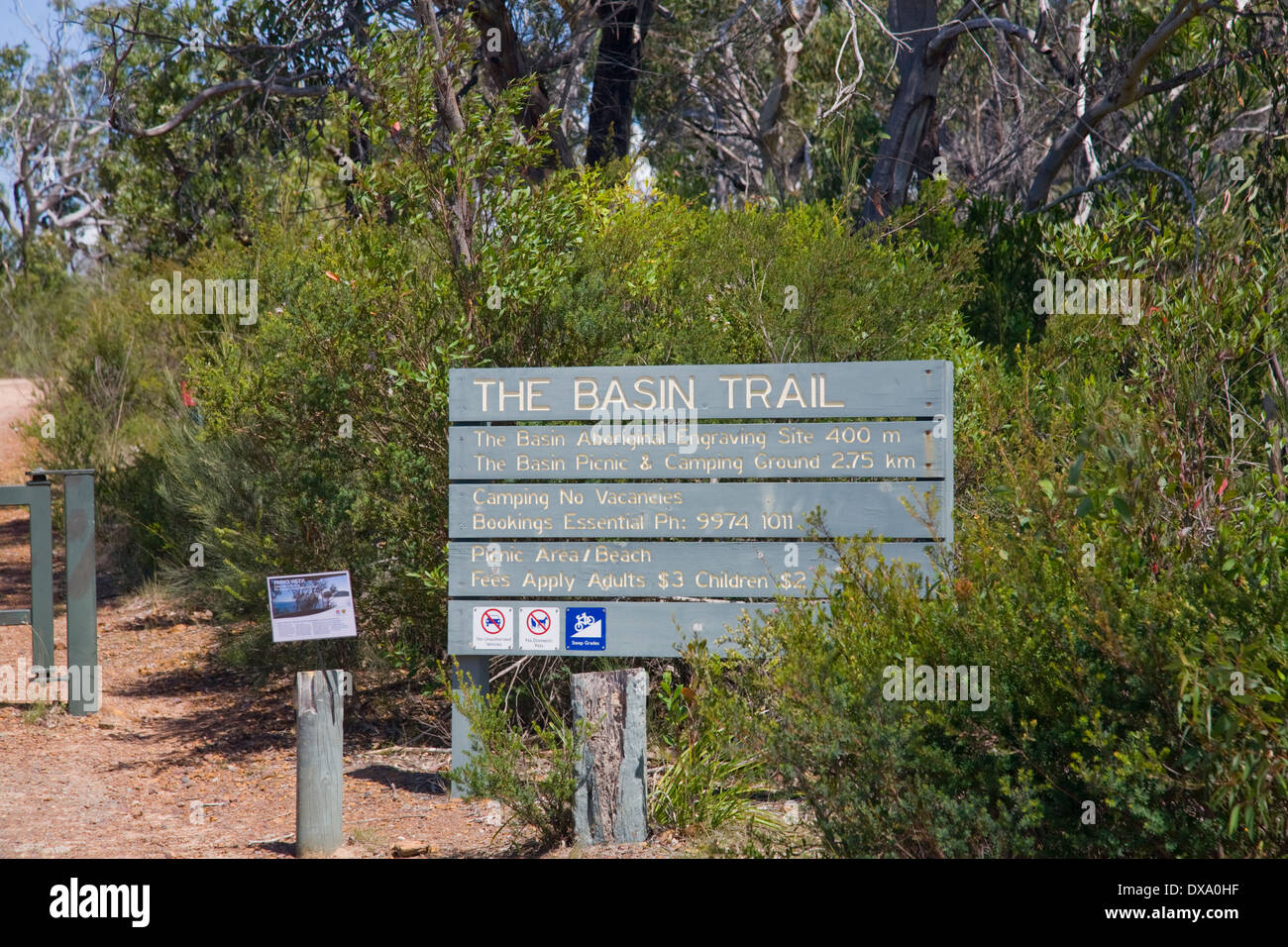 the basin walking trail, north of sydney in kuring-gai chase national ...