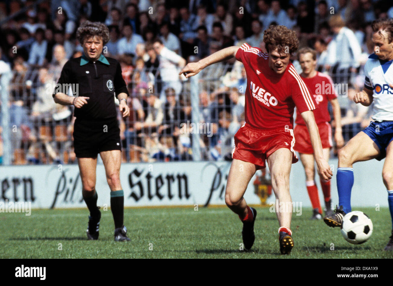 Football referee 1980s hi-res stock photography and images - Alamy