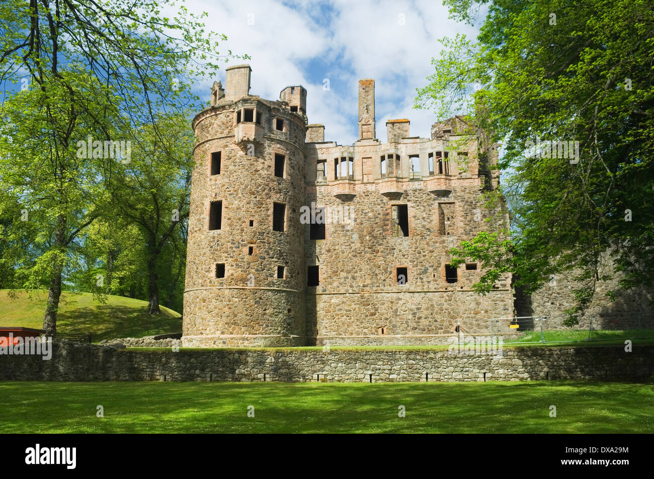 Scottish ruined castles hi-res stock photography and images - Alamy