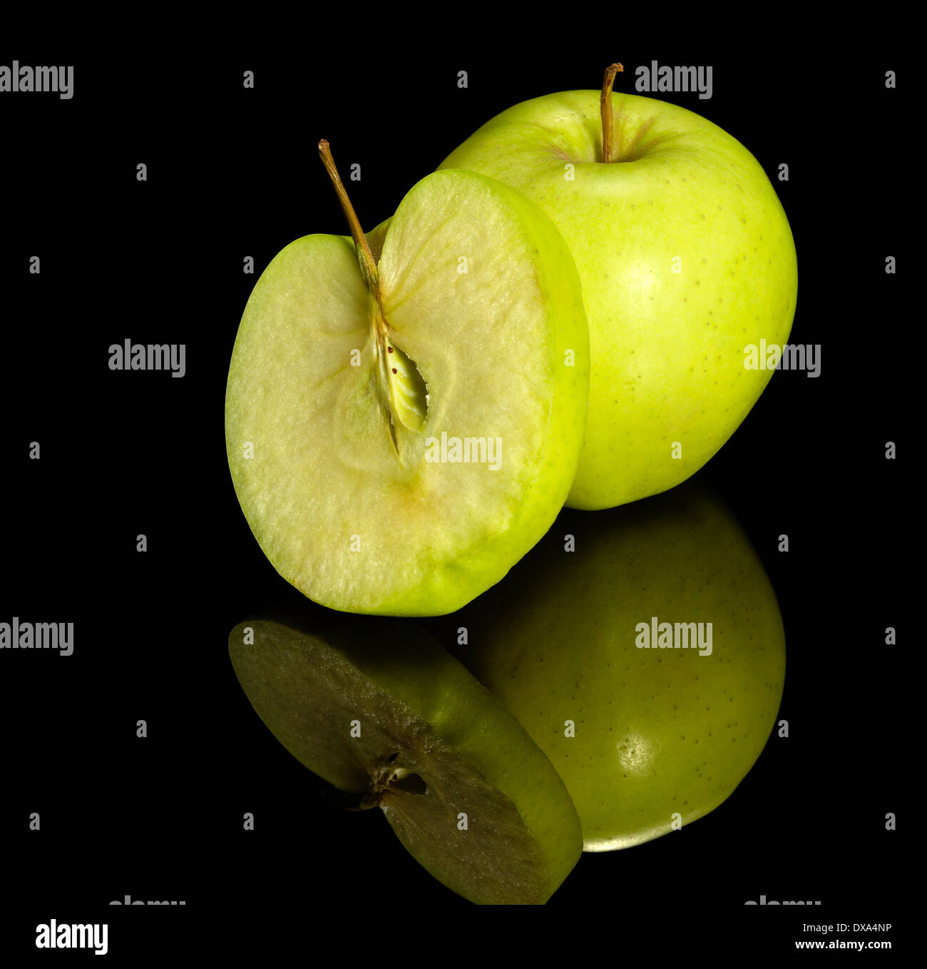 Halved green apple hi-res stock photography and images - Alamy