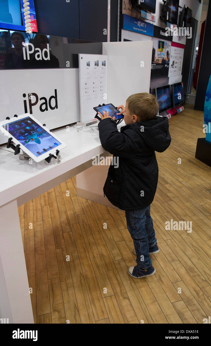 Children playing shop hi-res stock photography and images - Alamy