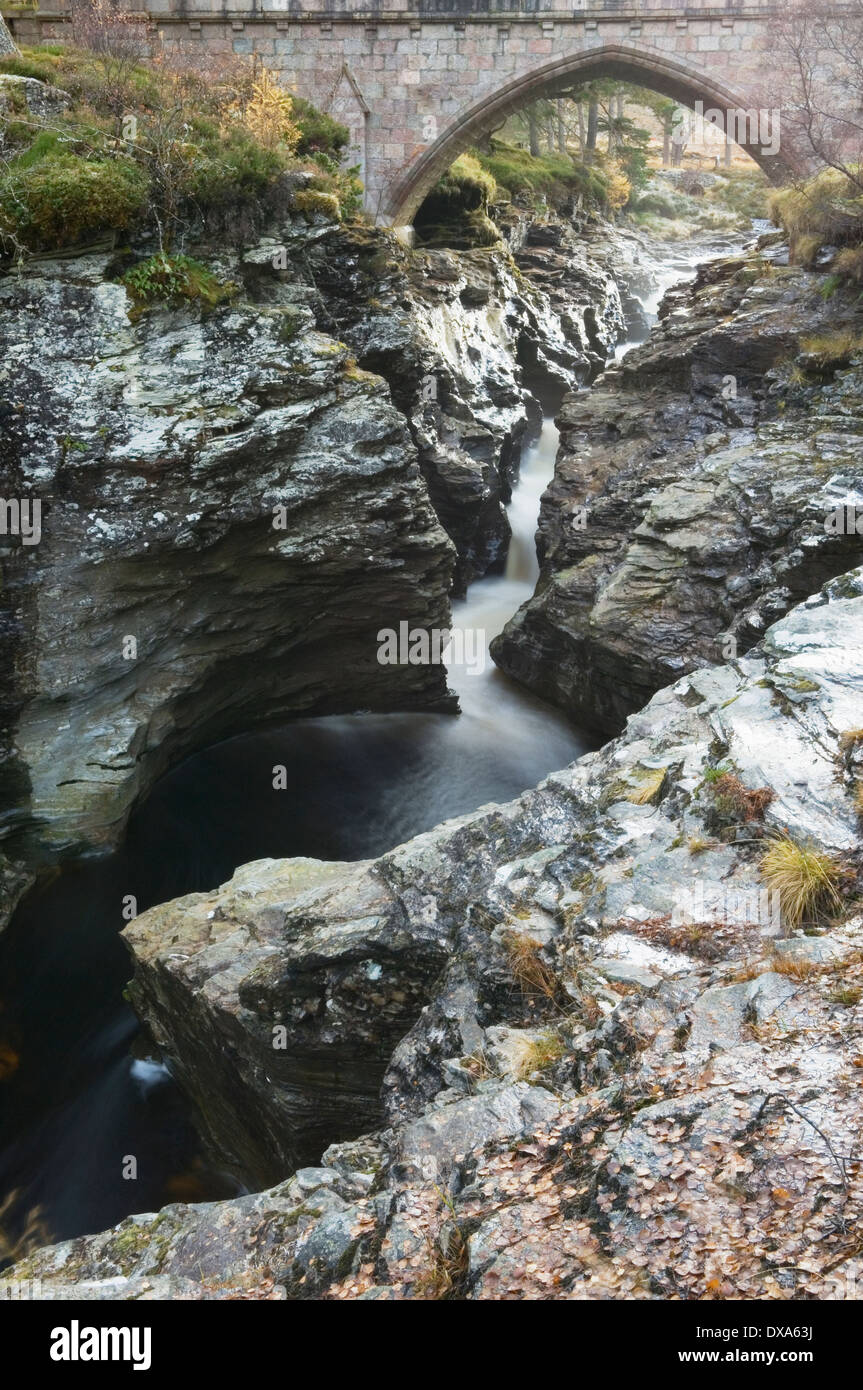 Linn of dee bridge hi-res stock photography and images - Alamy