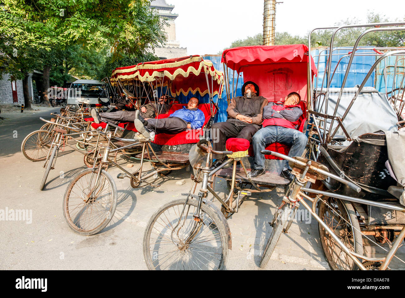 Rickshaw drivers resting or sleeping during shift hi-res stock ...