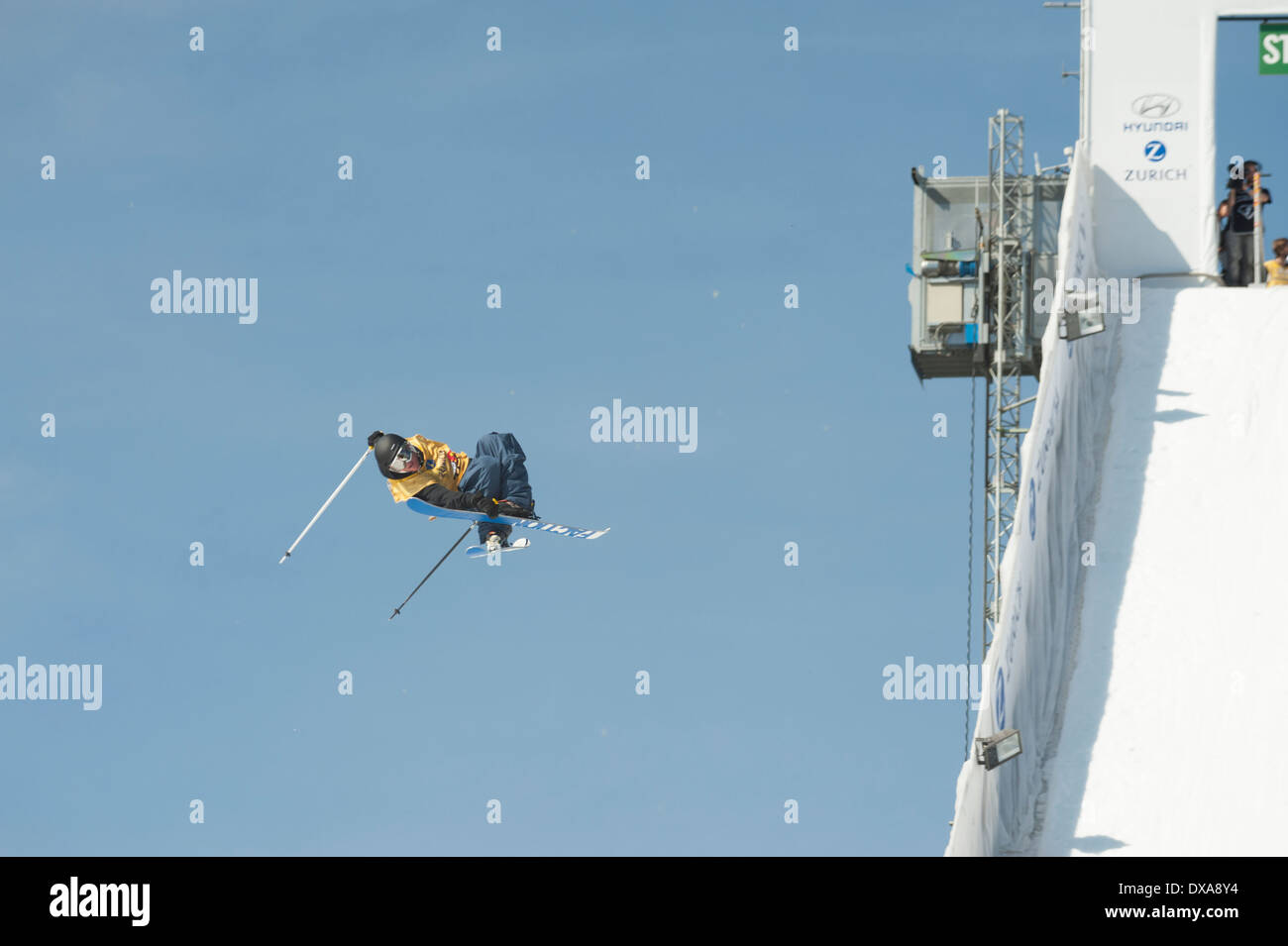 Freestyle skiing hi-res stock photography and images - Alamy