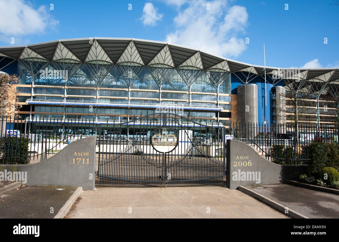 Ascot racing course hi-res stock photography and images - Alamy