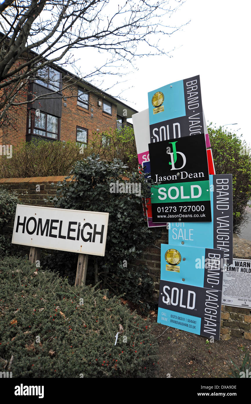 Agent block hi-res stock photography and images - Alamy