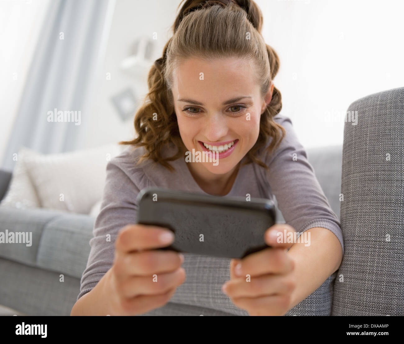Writing sms hi-res stock photography and images - Alamy