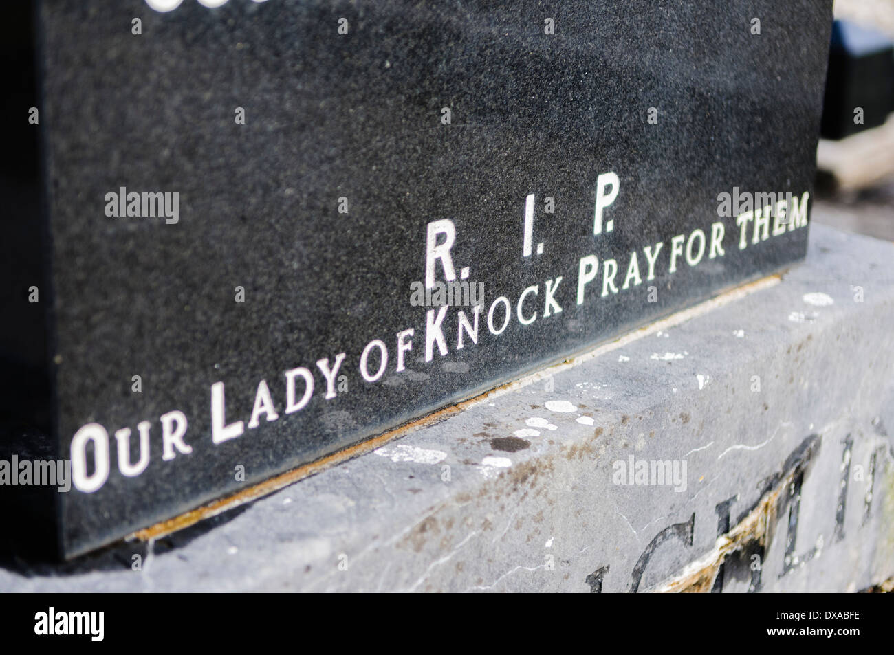 Gravestone rip hi-res stock photography and images - Alamy