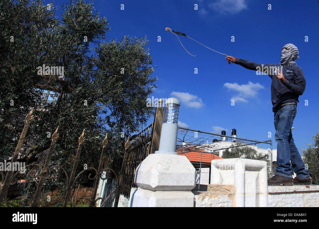 Palestinian man uses slingshot palestinian hi-res stock photography and ...