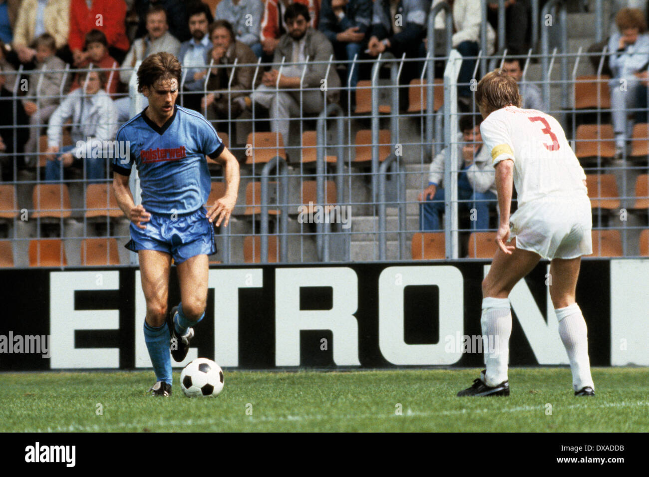 football, Bundesliga, 1983/1984, Ruhr Stadium, VfL Bochum versus ...