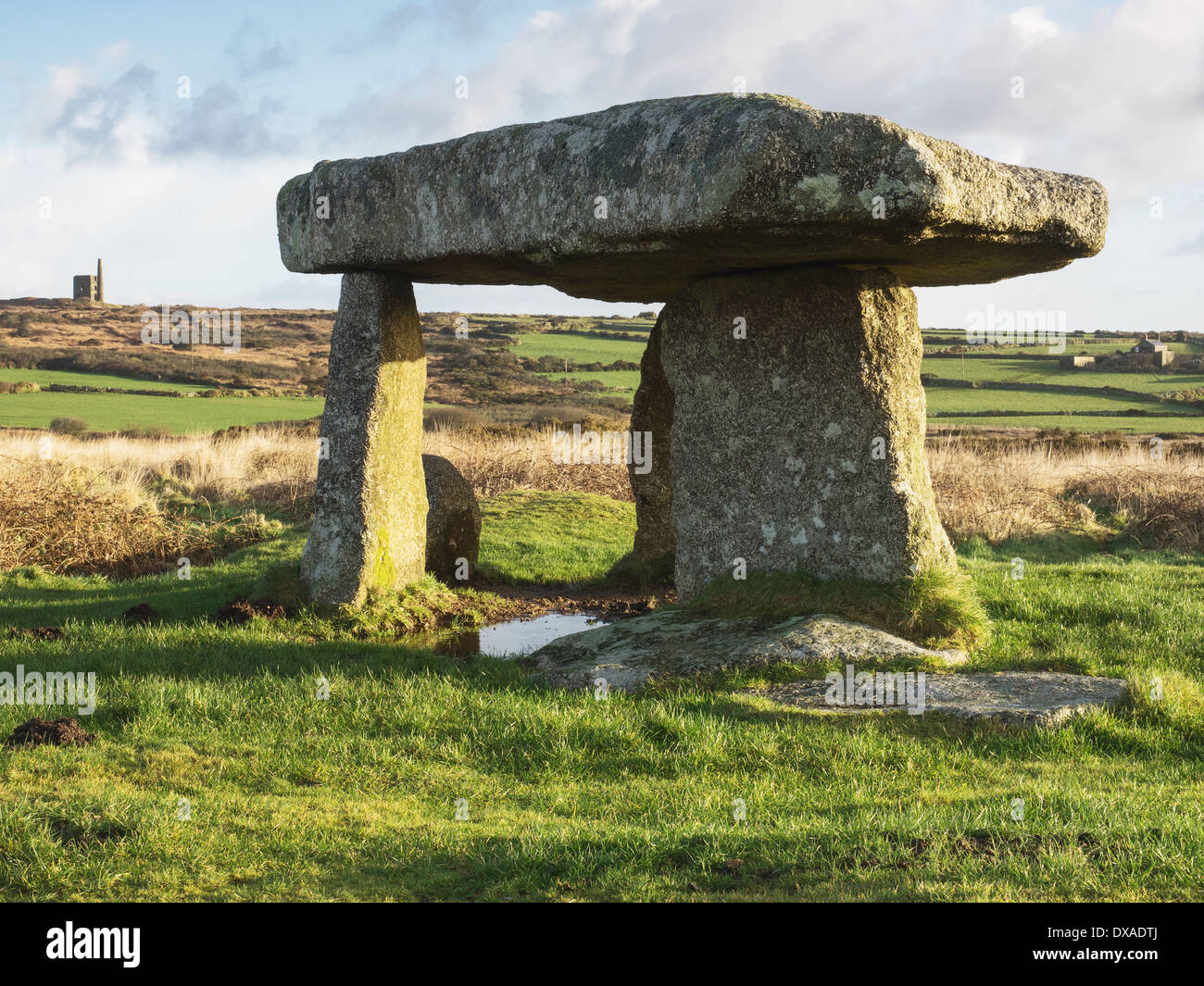 Lanyon Quoit in Cornwall - Map ref SW430337 Stock Photo - Alamy