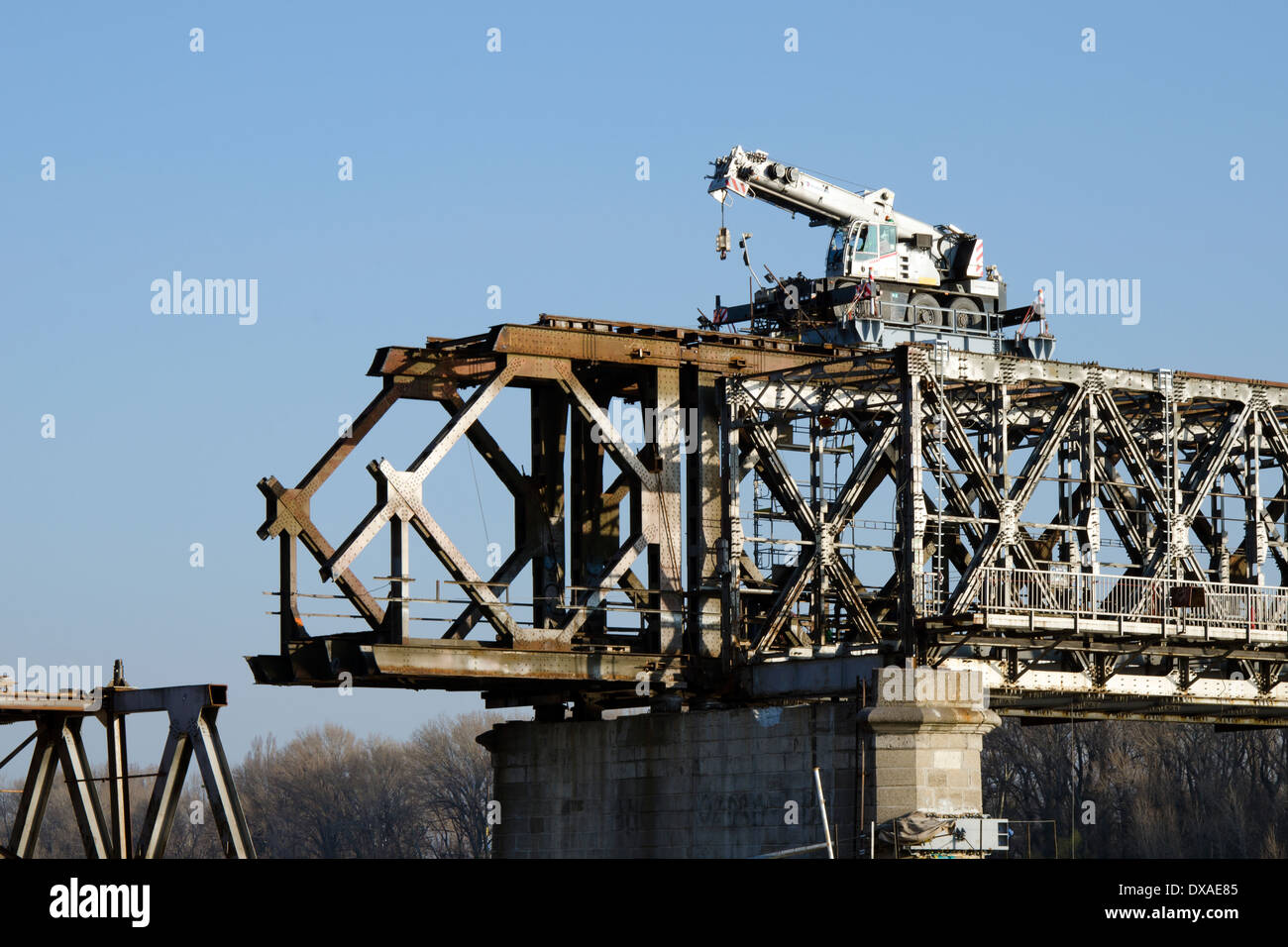 About to demount hi-res stock photography and images - Alamy