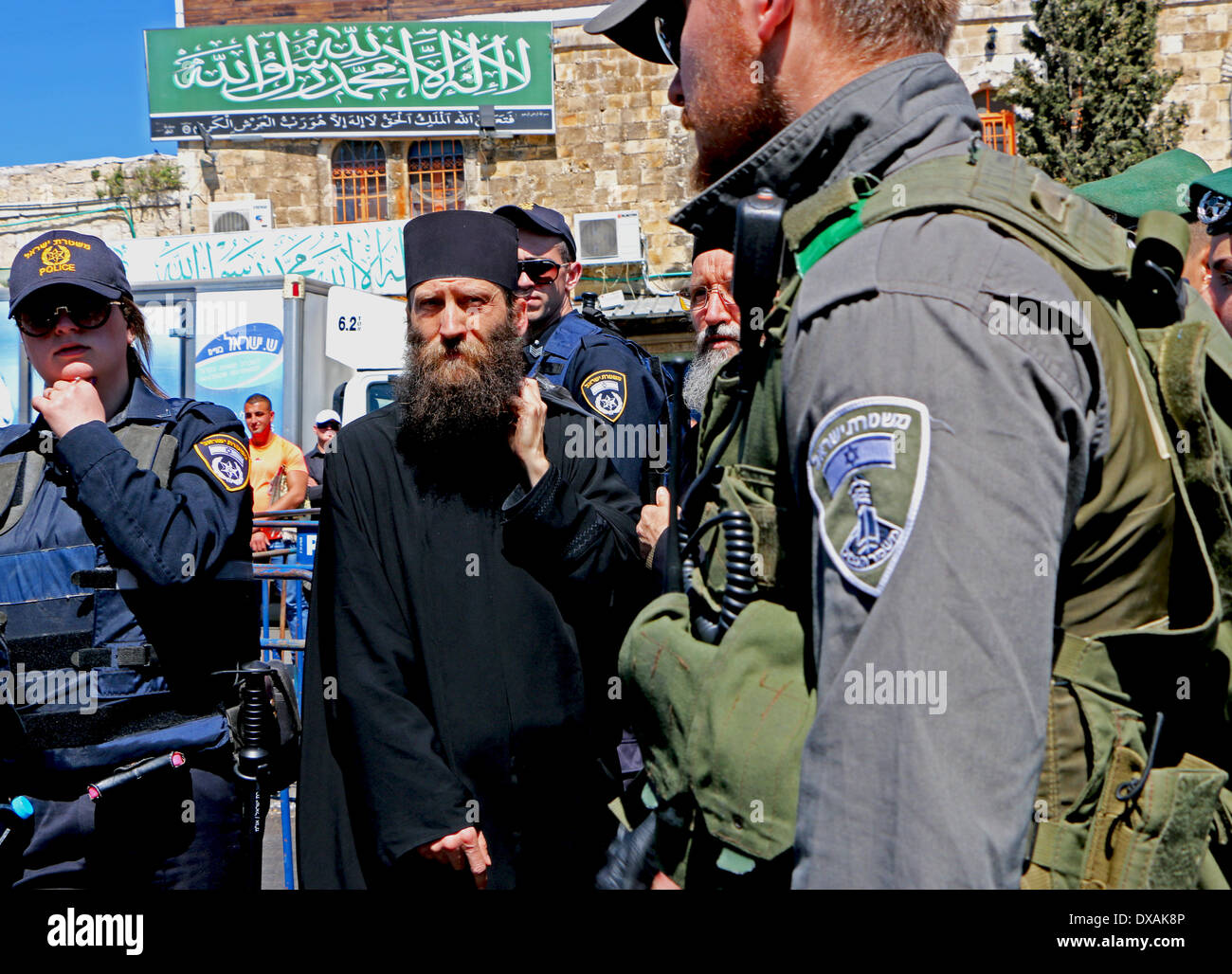 Muslim high priest hi-res stock photography and images - Alamy
