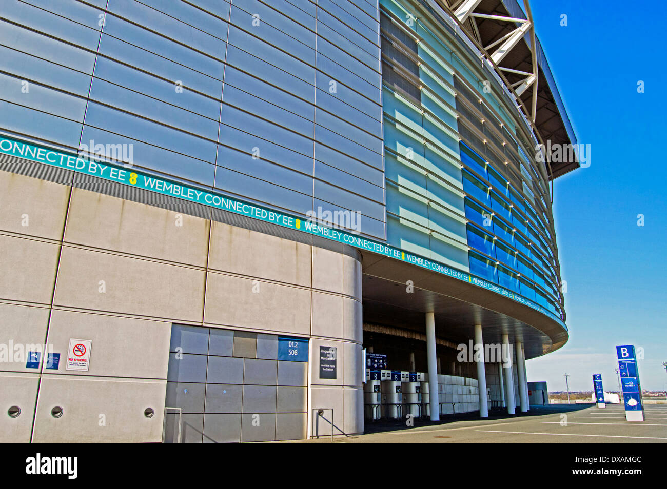 Retractable roof stadiums hi-res stock photography and images - Alamy