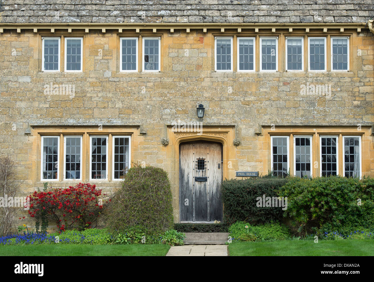 Windows stone house hi-res stock photography and images - Alamy