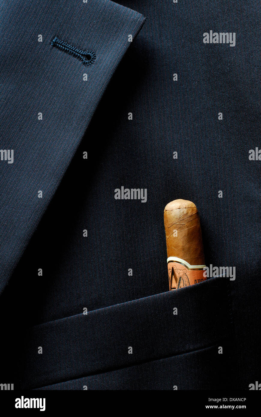Cigar hi-res stock photography and images - Alamy